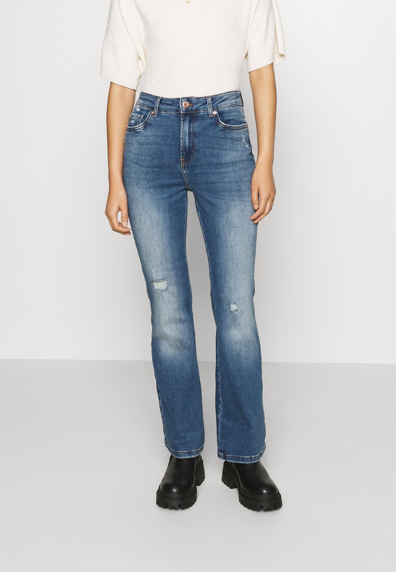 ONLY Petite ONLBLUSH DESTROY - Bootcut jeans - medium blue denim/blauw denim/bluedenim - Zalando.nl