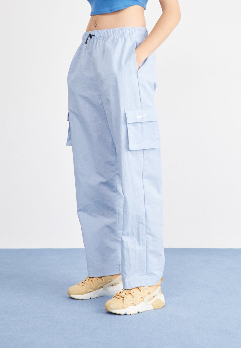 Nike Sportswear W NSW ESSNTL WVN HR - Cargo trousers - lt armory blue ...
