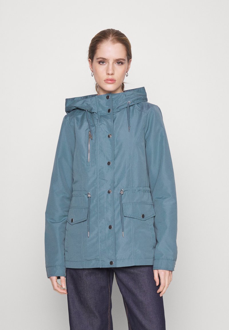 Vero Moda Petite VMPERNILLEFIE SHORT - Parka - china blue/blue - Zalando