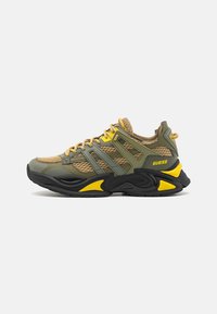 Guess BELLUNO - Trainers - green/yellow/green - Zalando.co.uk