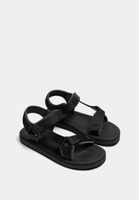 PULL&BEAR CONTRAST TECHNICAL - Riemensandalette - black/schwarz ...