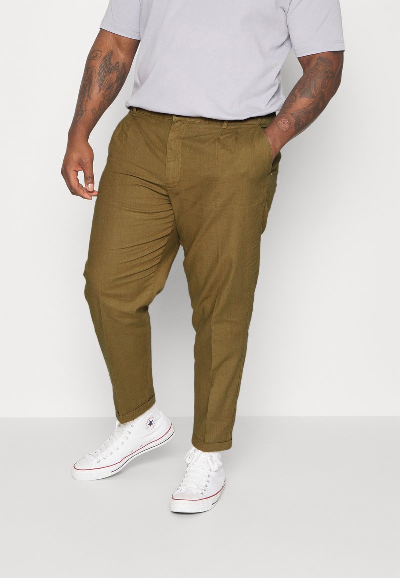 Redefined Rebel EMIR PANT PLUS - Chino - gothic olive/oliv - Zalando.de