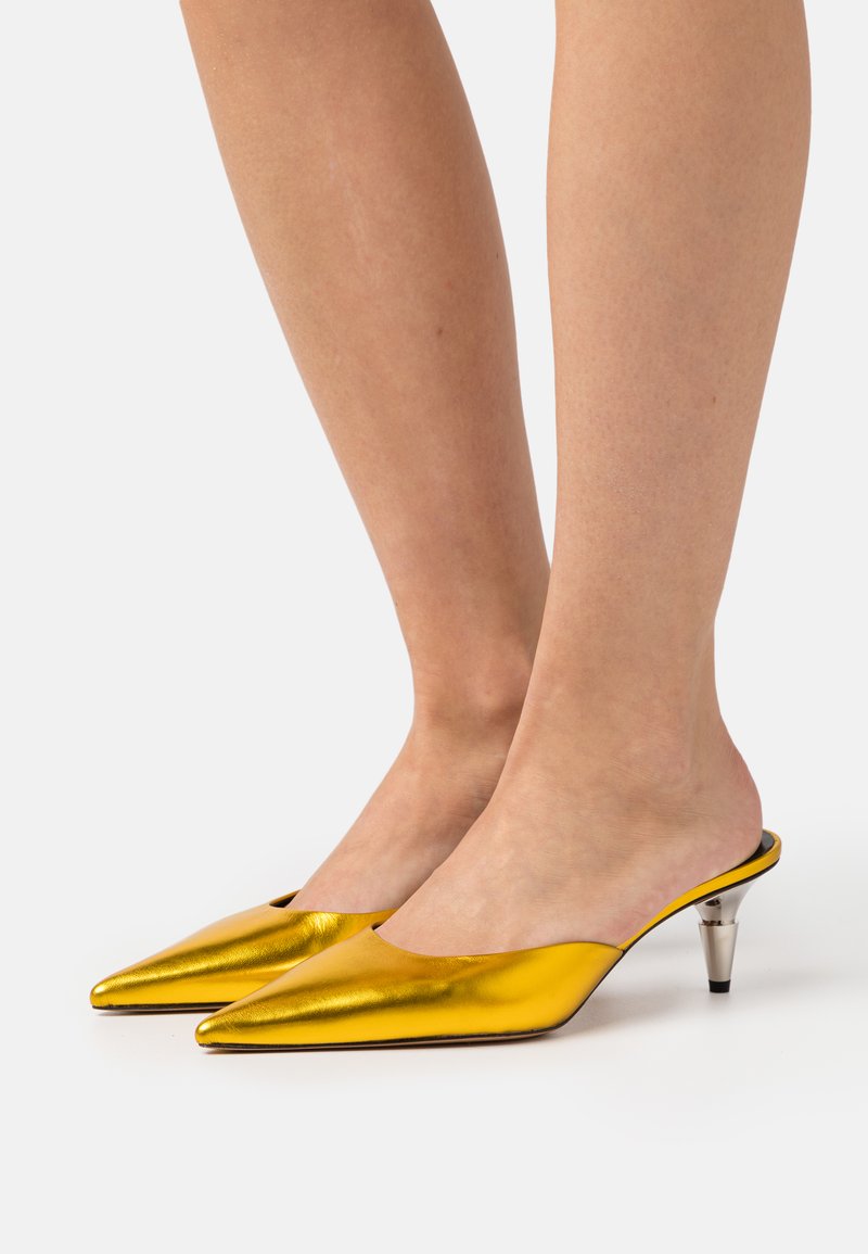 Proenza Schouler SPIKE MULE - Sandalias - gold/dorado - Zalando.es
