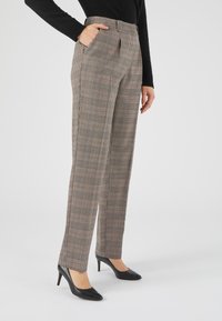 Damart LARGE À CARREAUX - Pantalon classique - rose bleu carreaux/noir ...