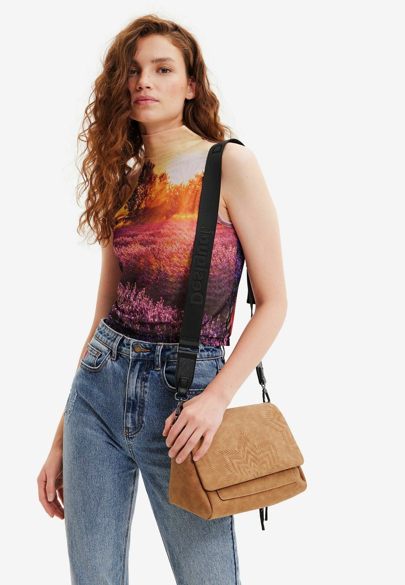 Desigual Geantă crossbody - brown/maro - Zalando.ro
