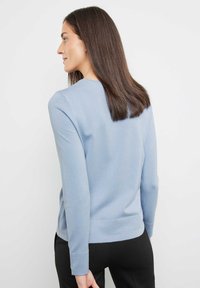 Gerry Weber LANGARM RUNDHALS - Strickpullover - powder blue/blau ...