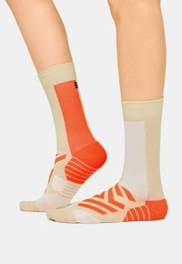 On PERFORMANCE HIGH - Sports socks - haze flame/beige - Zalando.ie