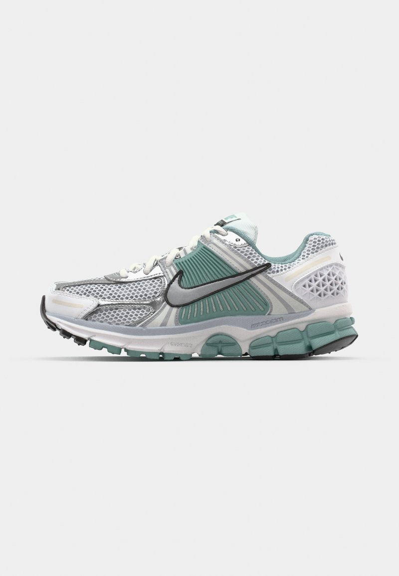 Nike Sportswear ZOOM VOMERO 5 NEWS - Trainers - summit white/metallic ...