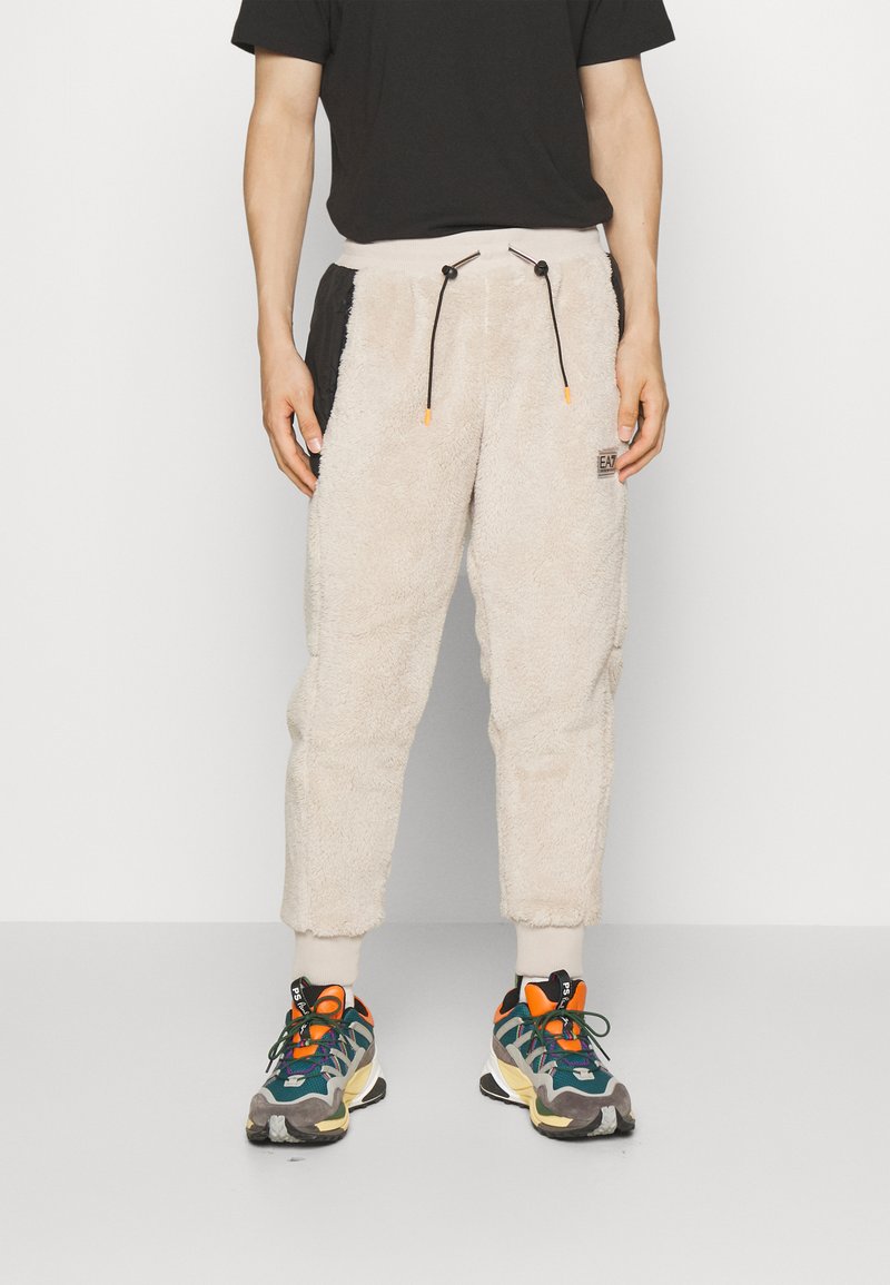EA7 Emporio Armani Jogginghose - sabbia/sand - Zalando.at