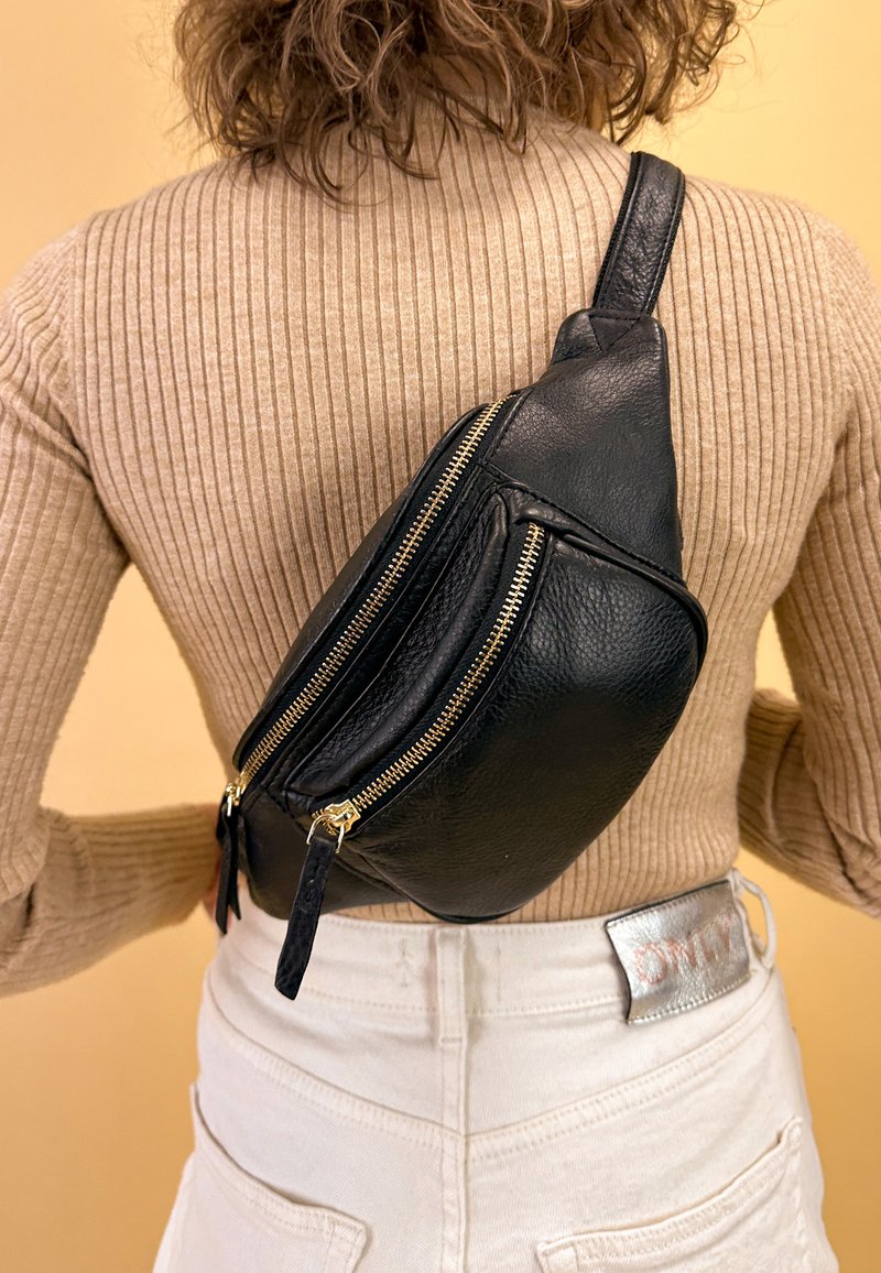 Gusti Leder LARIS - Gürteltasche - schwarz - Zalando.at