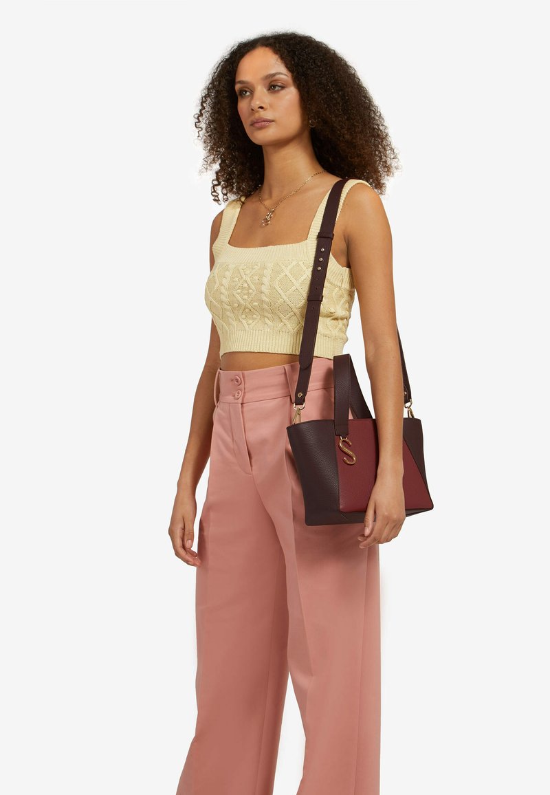 Strathberry CABAS MINI - Sac bandoulière - claret burgundy/marron foncé ...