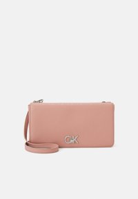 Calvin Klein RE LOCK DOUBLE GUSETTE MONO - Across body bag - ash rose ...
