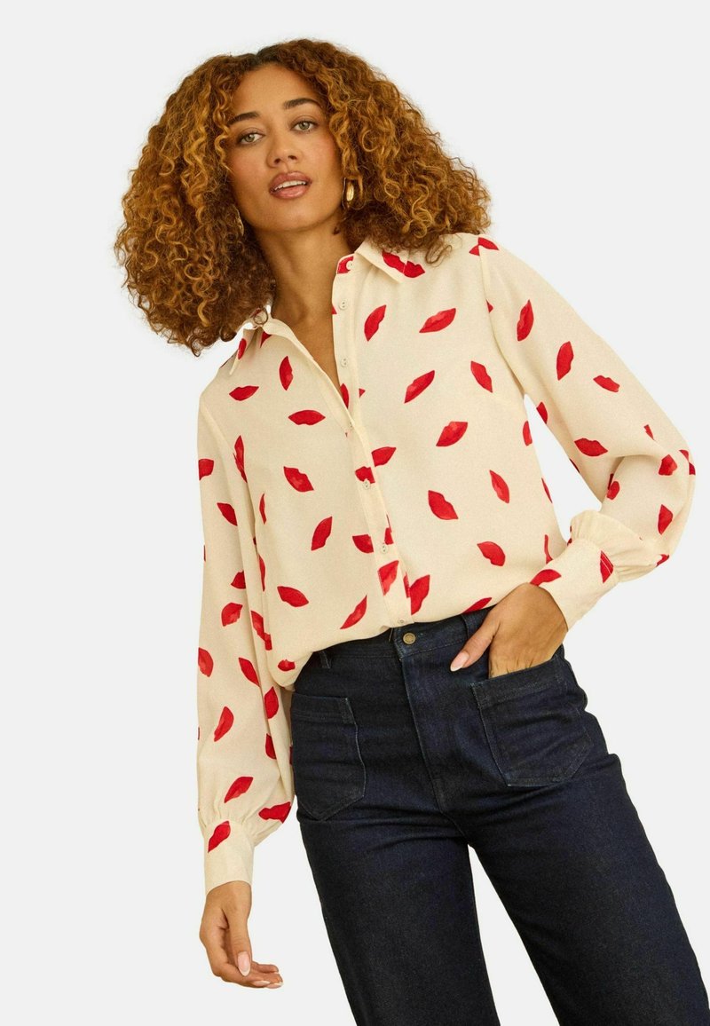 Love & Roses LONG SLEEVE BUTTON THROUGH - Button-down blouse - ivory lips print/beige - Zalando