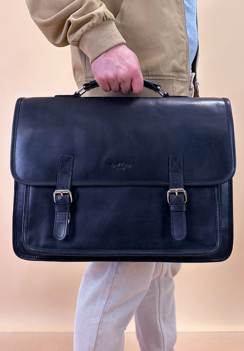 Gusti Leder ELMAR - Aktetas - schwarz (glatt)/zwart - Zalando.be