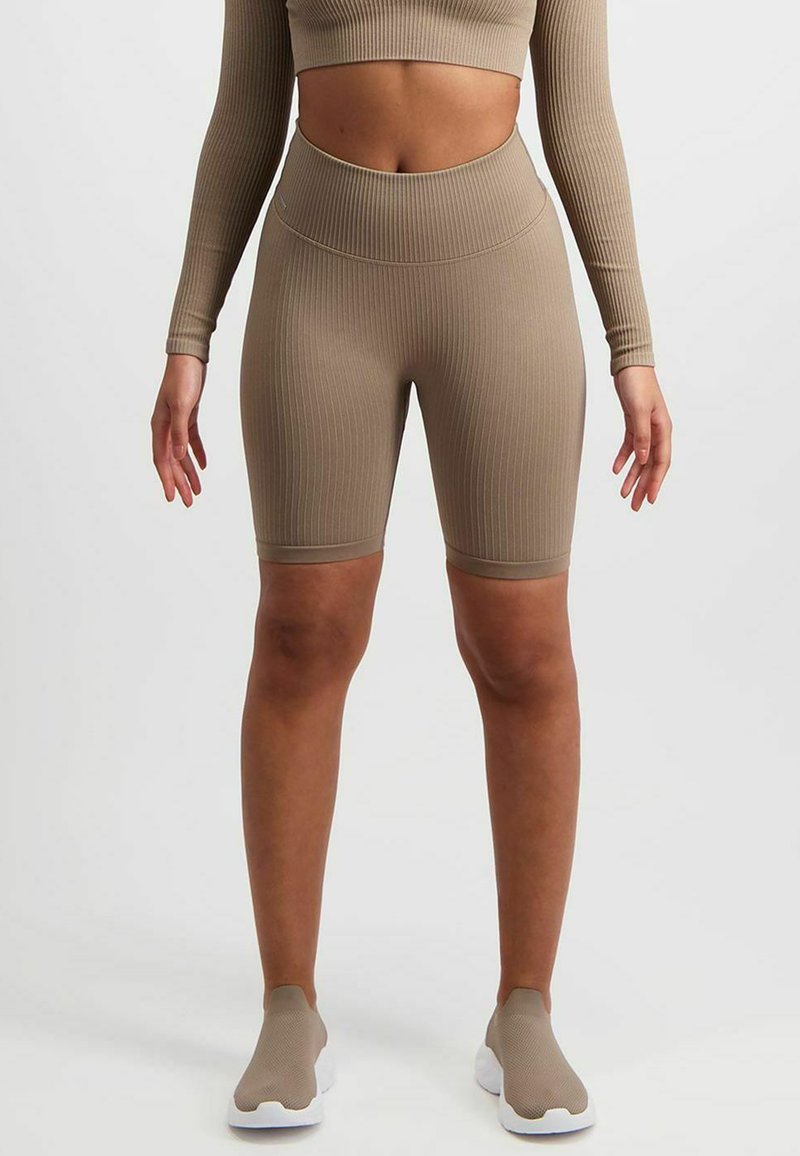 aim’n® RIBBED HIGH SEAMLESS BIKER SHORT - Tights - espresso/hellbraun ...