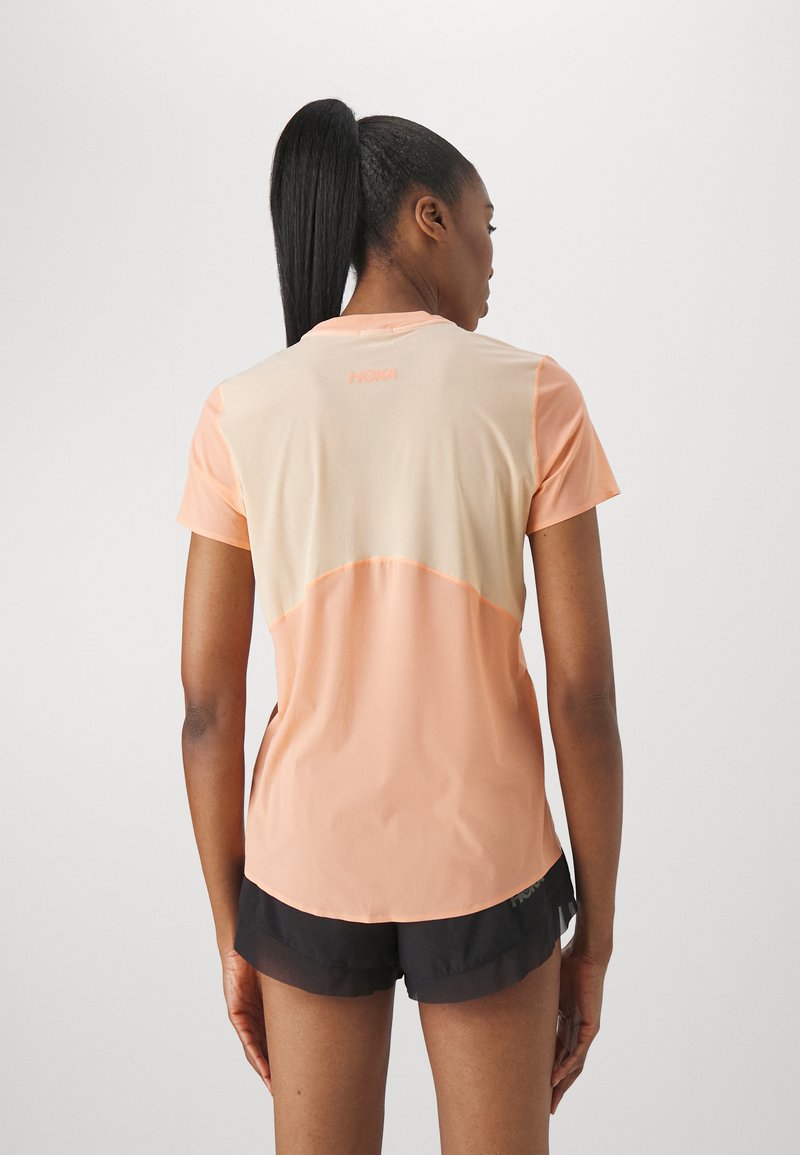 HOKA AIROLITE RUN SHORT SLEEVE - Sport T-Shirt - papaya/apricot ...