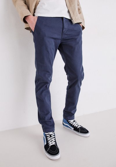 Chinot netistä | Miehet | Zalandon chinovalikoima