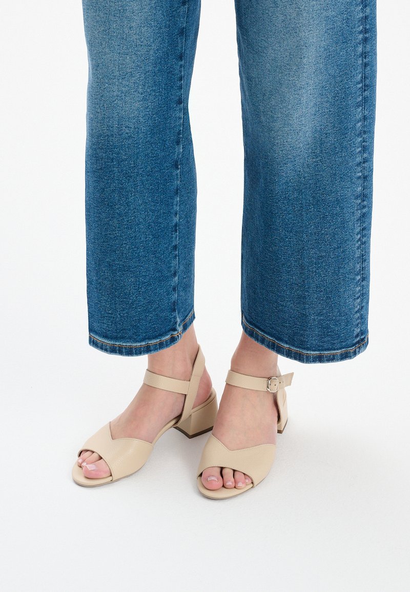 RYŁKO Sandale cu toc - beżowy je/bej - Zalando.ro