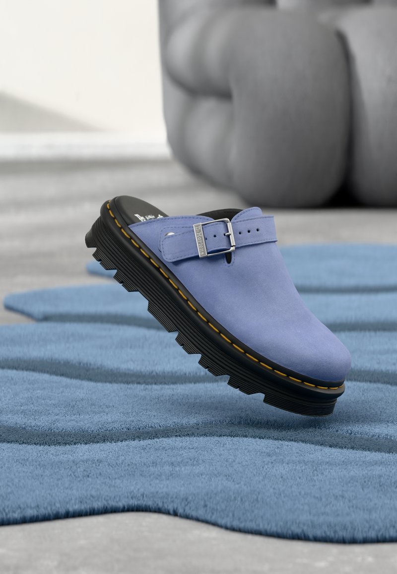 Dr. Martens ZEBZAG MULE UNISEX - Clogs - cornflower blue/light blue ...