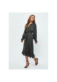 PEPPERCORN PCHAZE - Robe de jour - beluga green/vert foncé - ZALANDO.FR