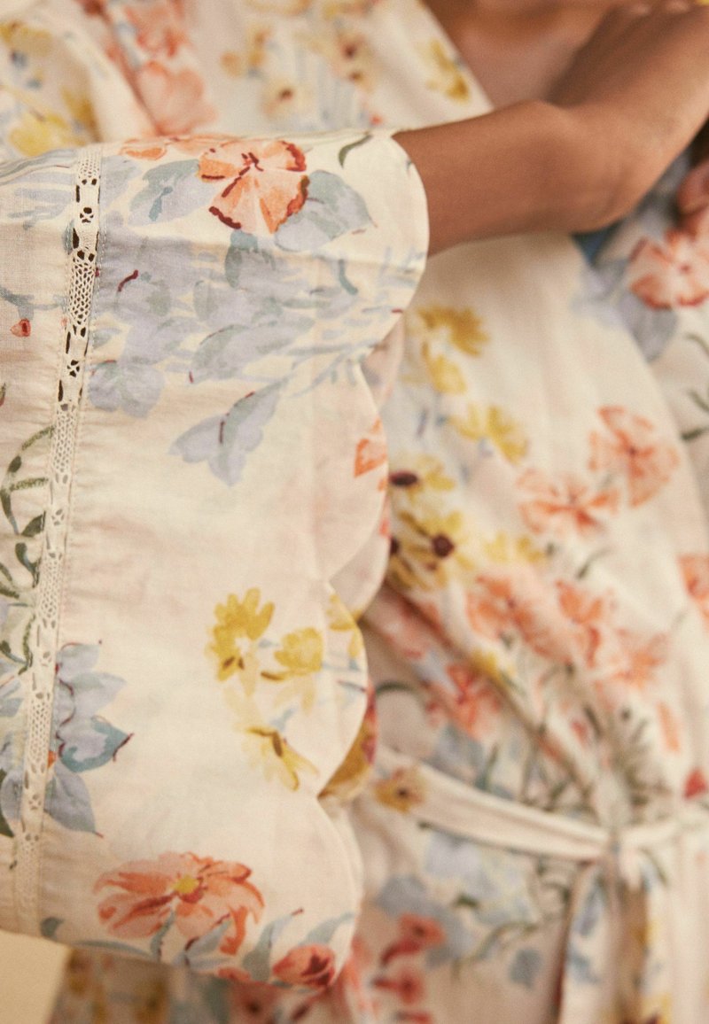 Laura Ashley SCALLOP EDGE - REGULAR FIT - Badjas - cream megan print ...