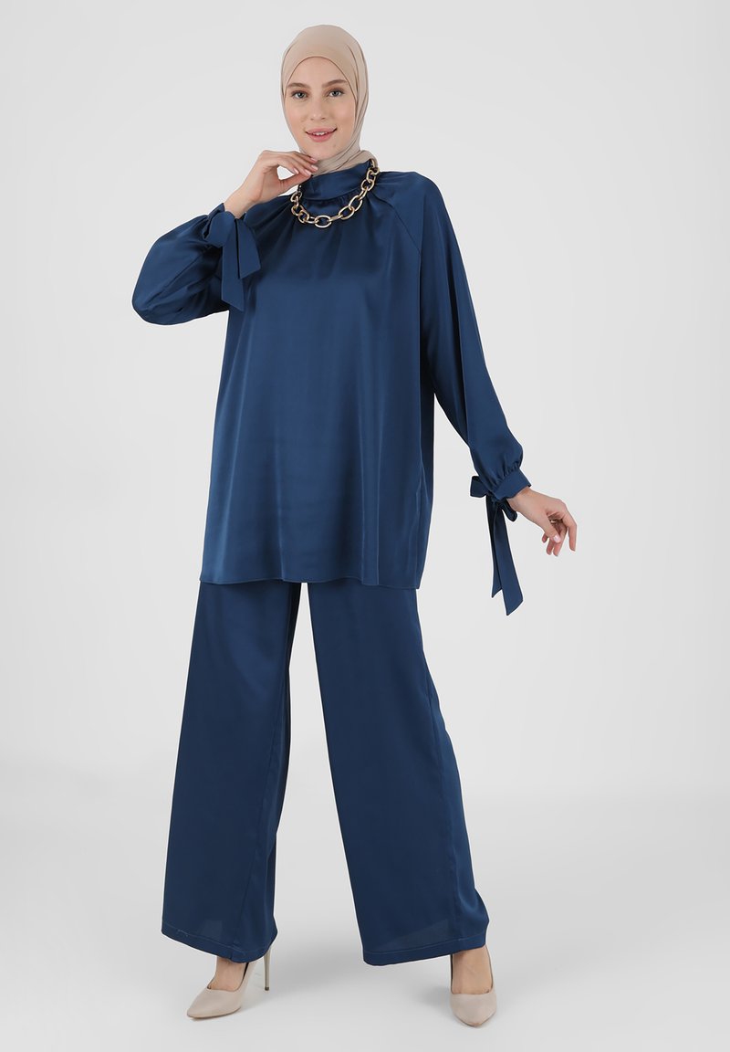 Modanisa REFKA SET - Stoffhose - dark blue/dunkelblau - Zalando.de