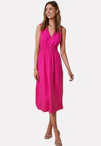 Threadbare THB PEPPERCORN WAISTED MIDI - Robe de jour - hot pink/rose ...