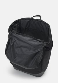 Puma BASKETBALL PRO BACKPACK - Ruksak - black/white/čierna - Zalando.sk