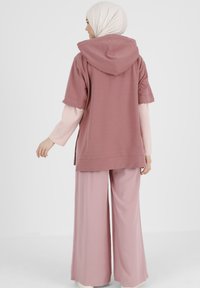 Modanisa REFKA - T-Shirt print - brown/braun - Zalando.at