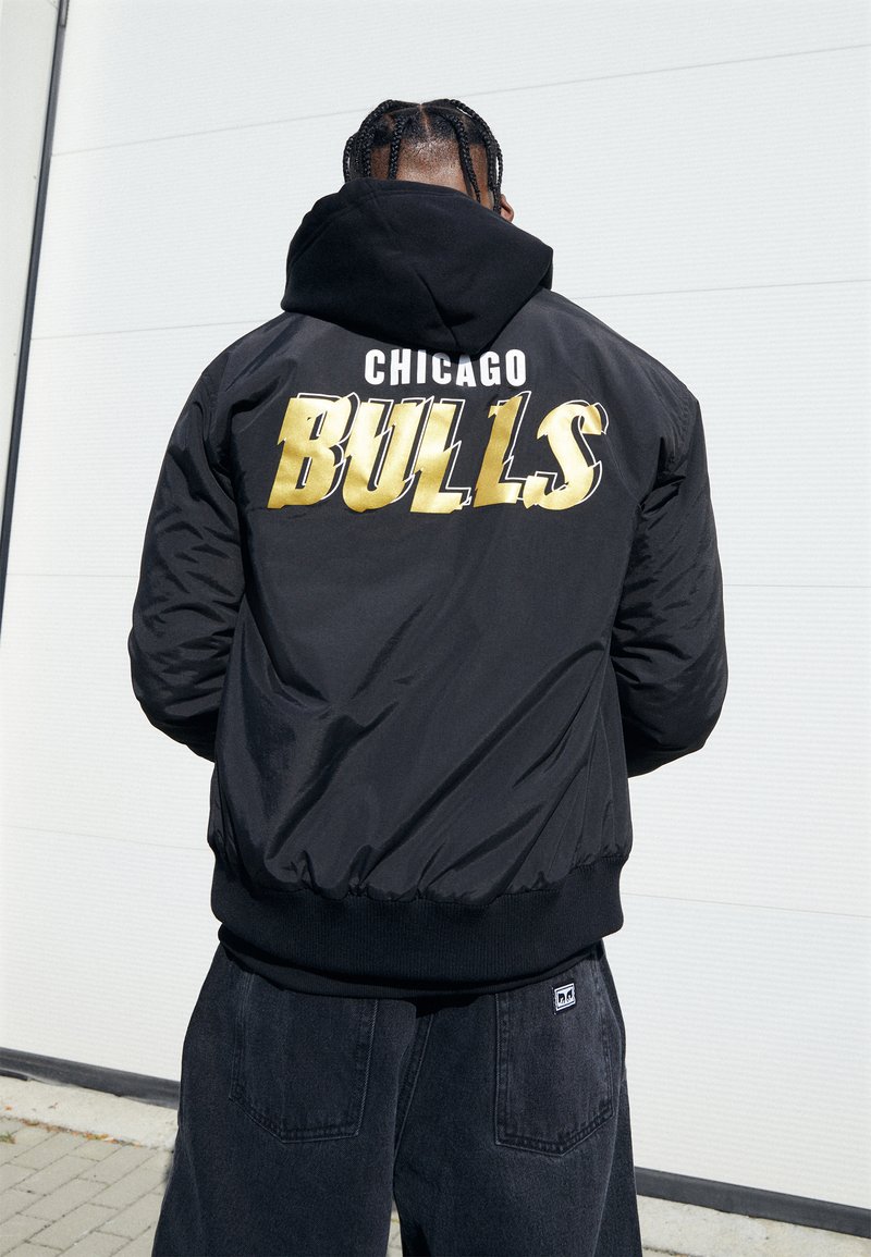 New Era NBA CHICAGO BULLS SCRIPT BOMBER JACKET - Equipación de clubes ...