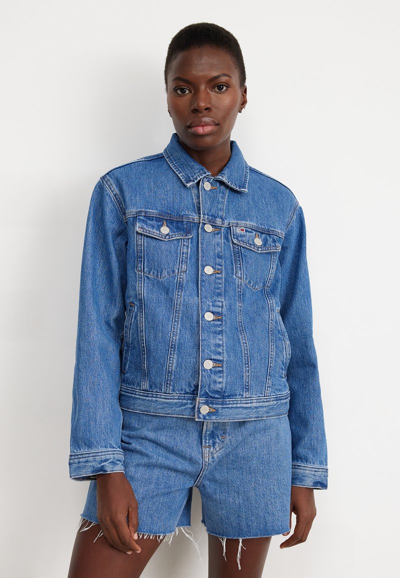 Tommy Jeans MOM JACKET - Veste en jean - denim medium/denim bleu - ZALANDO.FR