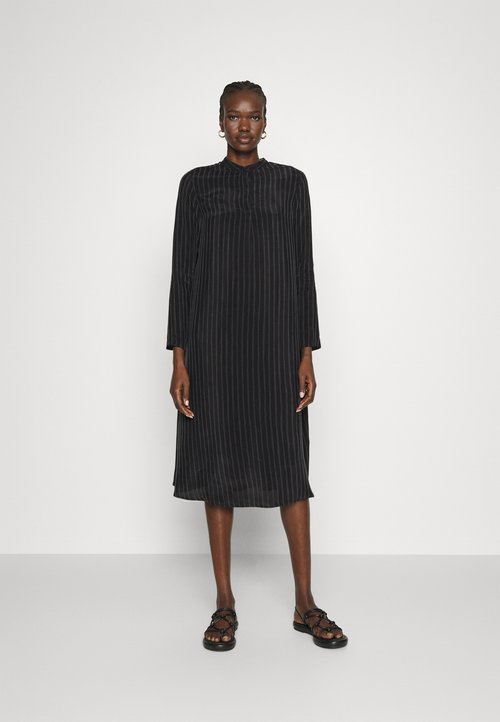 Marimekko KOBOLTTI RENTUKKA DRESS - Maxikleid - pink/orange/orange - Zalando.ch