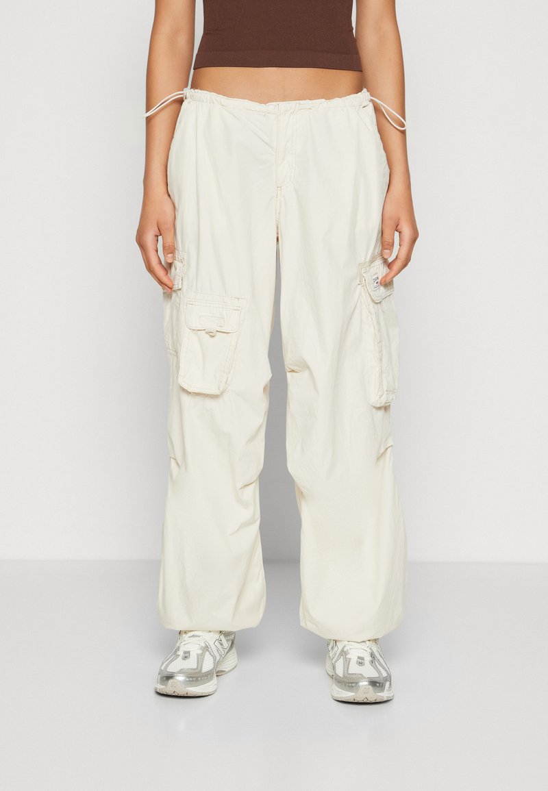 BDG Urban Outfitters MAXI POCKET TECH - Cargohose - dirty ecru/stein ...