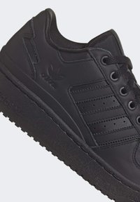 adidas Originals FORUM BOLD STRIPES - Sneakers basse - core black/core black/ftwr white/nero ...