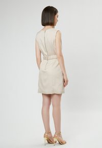 INFLUENCER Robe fourreau - beige - ZALANDO.FR