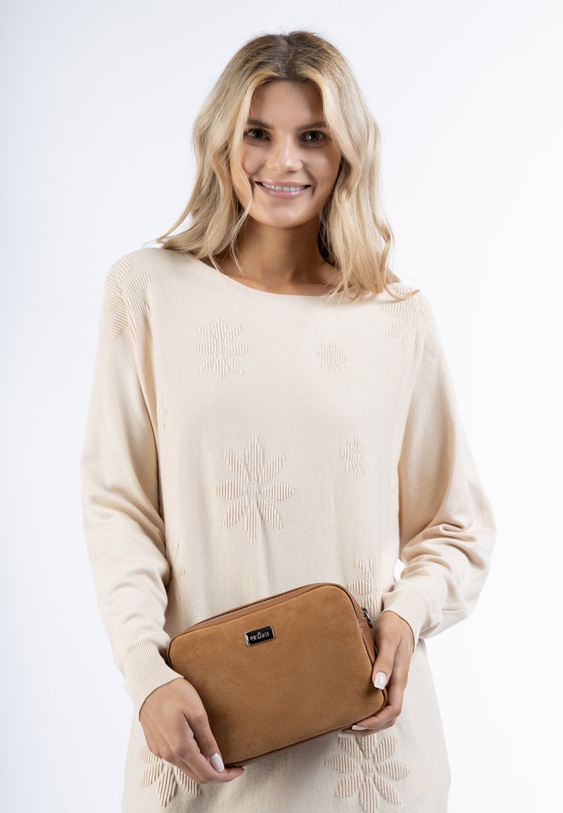 usha USHA HANDBAG NOWLES - Across body bag - kamel/camel - Zalando