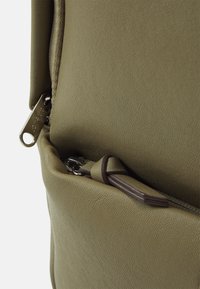 anello MINI ROUNDED BACKPACK UNISEX - Tagesrucksack - grey/beige/beige ...