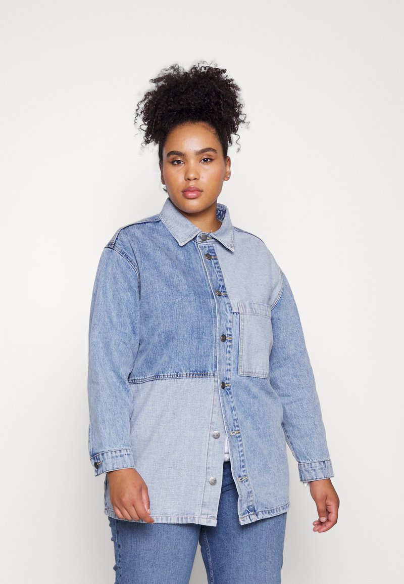 ONLY Carmakoma CARROSA BLOCK SHACKET MAE - Bomberjacke - light blue ...