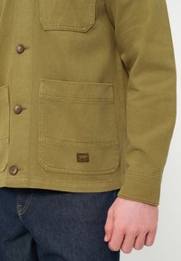 Jack & Jones JPRBLUDERRY WORKER OVERSHIRT - Shirt - winter moss/olive ...