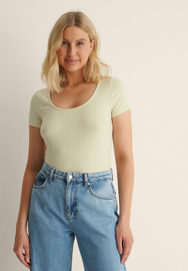 NA-KD T-Shirt basic - light beige/beige - Zalando.de