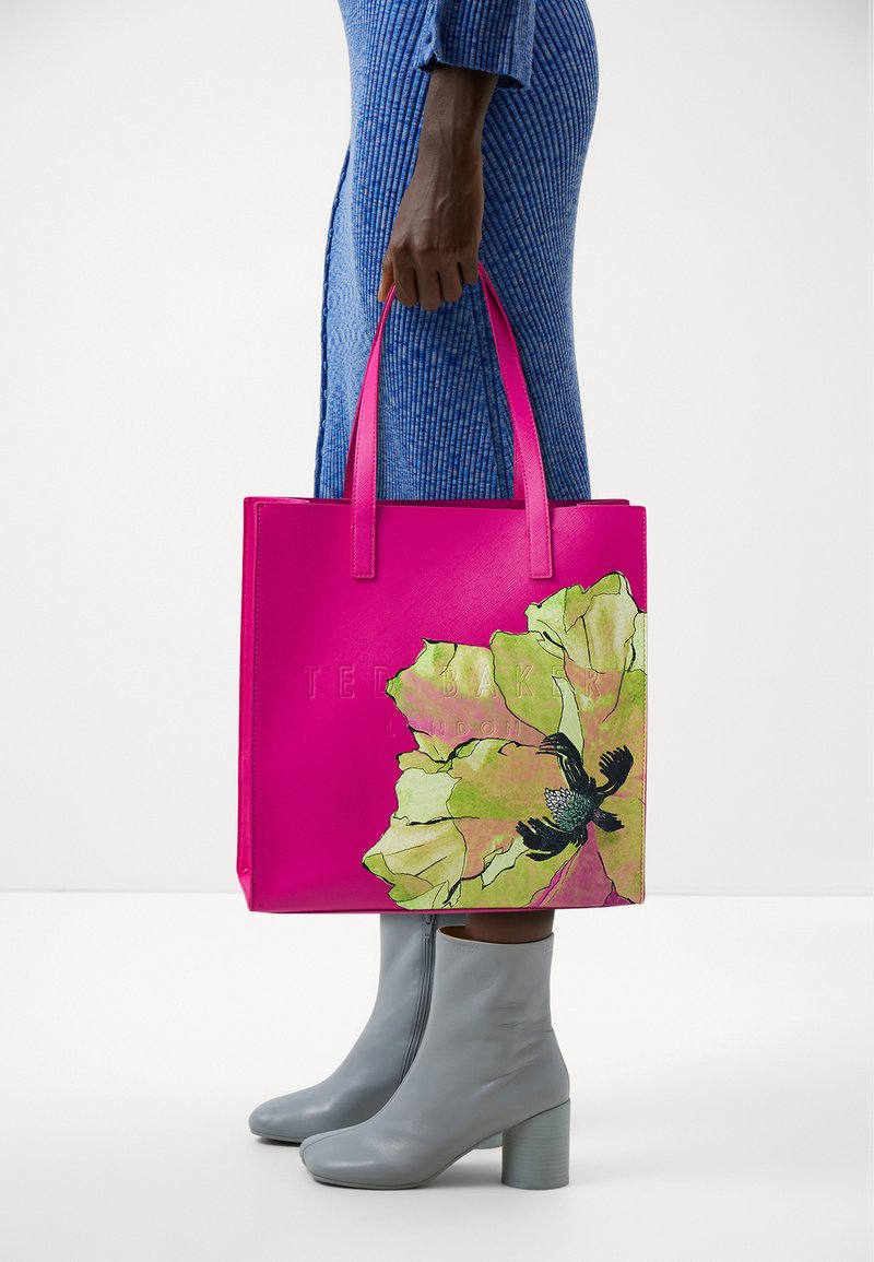 Ted Baker MILICON FLORAL PRINTED LARGE ICON BAG - Shopping bag - bright ...