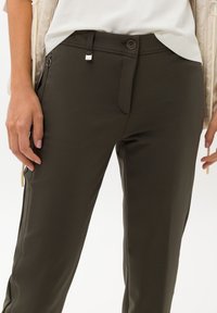 BRAX STYLE MARON - Chino - dark olive/oliv - Zalando.ch