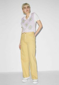 CLOCKHOUSE Flared Jeans - yellow/geel - Zalando.nl