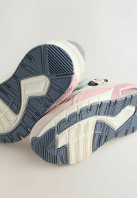 Next REGULAR FIT - MINNIE MOUSE ELASTIC LACE CHUNKY - Chaussons pour ...