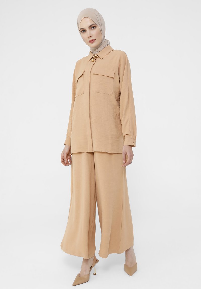 Modanisa REFKA - Stoffhose - tan - Zalando.de