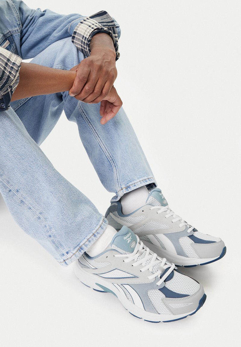 Reebok PRIME - Zapatillas running asfalto - gray/light blue/white/gris ...