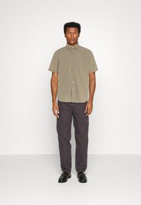 Minimum ERIC - Camisa - seneca rock/beige - Zalando.es