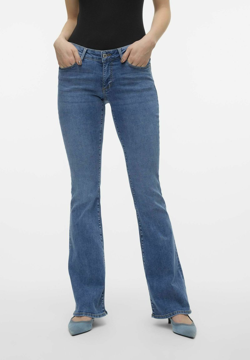 Vero Moda VMSIGI - Jean flare - medium blue denim/denim bleu - ZALANDO.FR