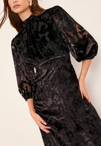 Lipsy REGULAR FIT - DEVORE PUFF SLEEVE MIDI - Koktélruha / Partiruha ...