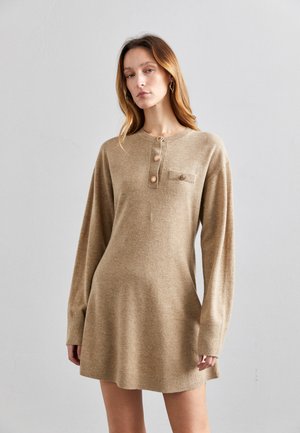 KNITID CASHMERE TEE DRESS - Strickkleid - macaroon/sand - Zalando.de